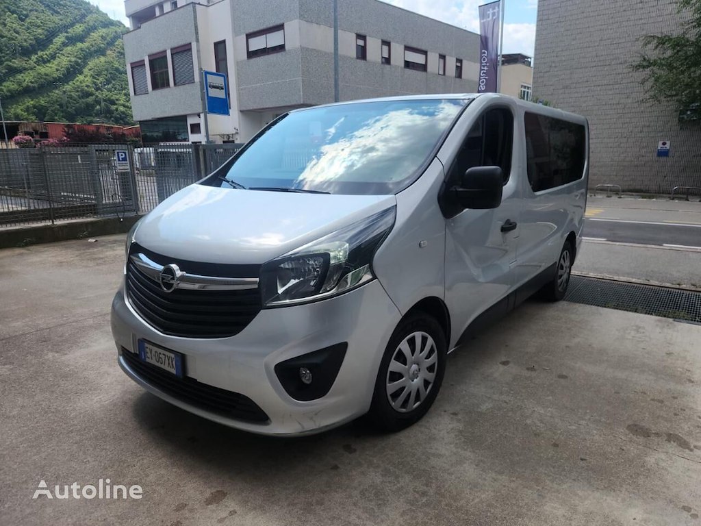 Opel Vivaro putnički minibus