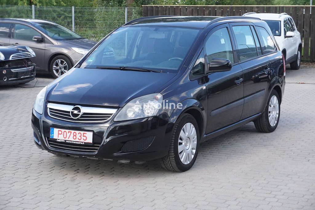 Opel Zafira minivan