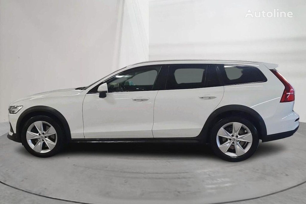 Prodaje se Volvo V60 Cross Country karavan na aukciji