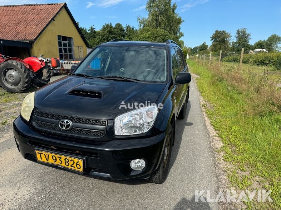 Prodaje se Toyota RAV 4 krosover na aukciji