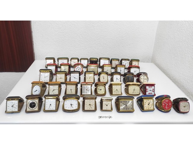 Lot od 42 Vintage Europa Travel Alarm Satova