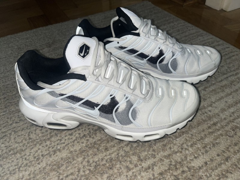 Nike Air Max Plus Spray Paint Swoosh White Black (45)