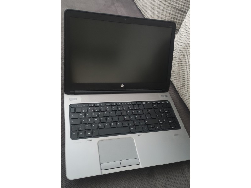 Laptop HP odličan