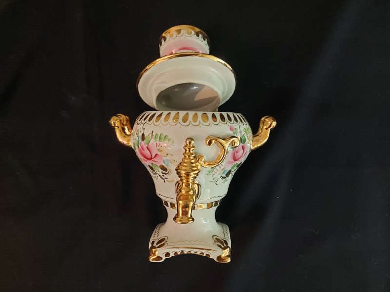 Ruski ukrasni porcelan samovar