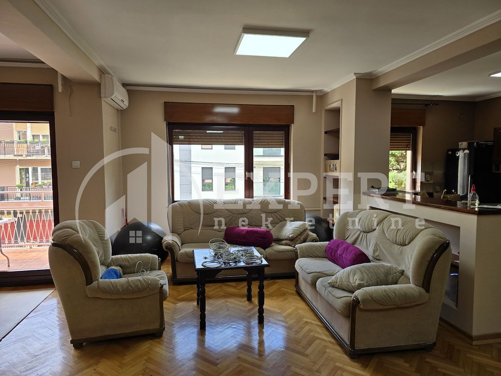 četvorosoban stan, 120 m2, Durlan, Solunskih ratnika ID: i-012075