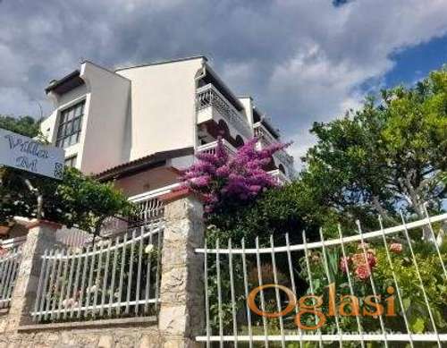 Kuca sa apartmanima u blizini mora Bijela-Herceg Novi