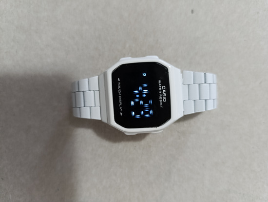 Casio sat Snizen na 3000din