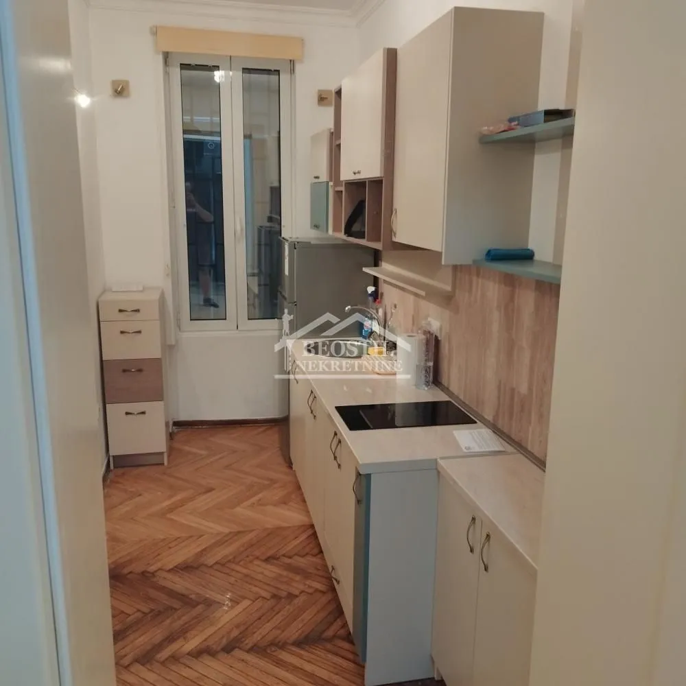 Izdavanje, trosoban stan, 84m2, Vračar, Beograd