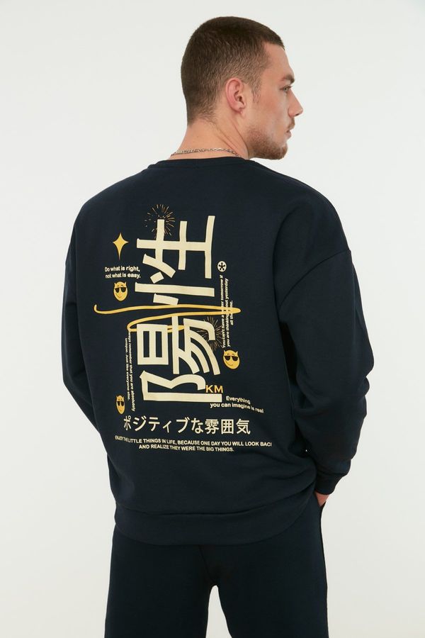 TRENDYOL NAVY BLUE OVERSIZE/WIDE CUT CREW NECK FLEECE/WARM PRINTED SWEATSHIRT