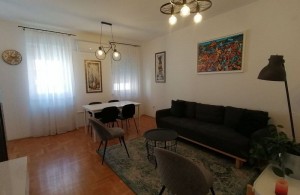 Prodajem Stan-Apartman, Centar