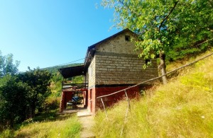 Na prodaju vikendica na planini Gučevo sa 70 ari placa