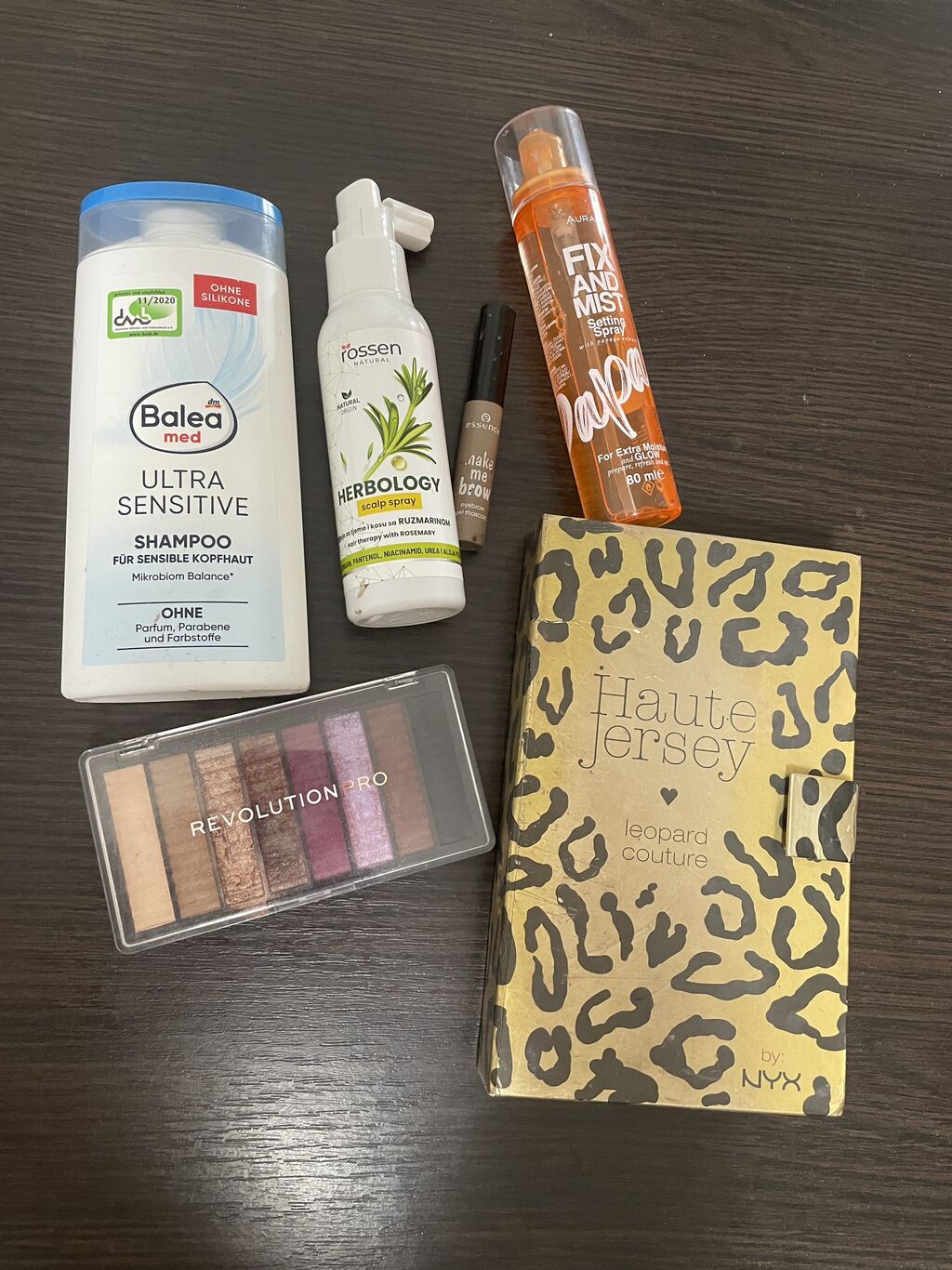 Set za sminkanje i kosu. Nyx paleta senki, rumenila, bronzera i