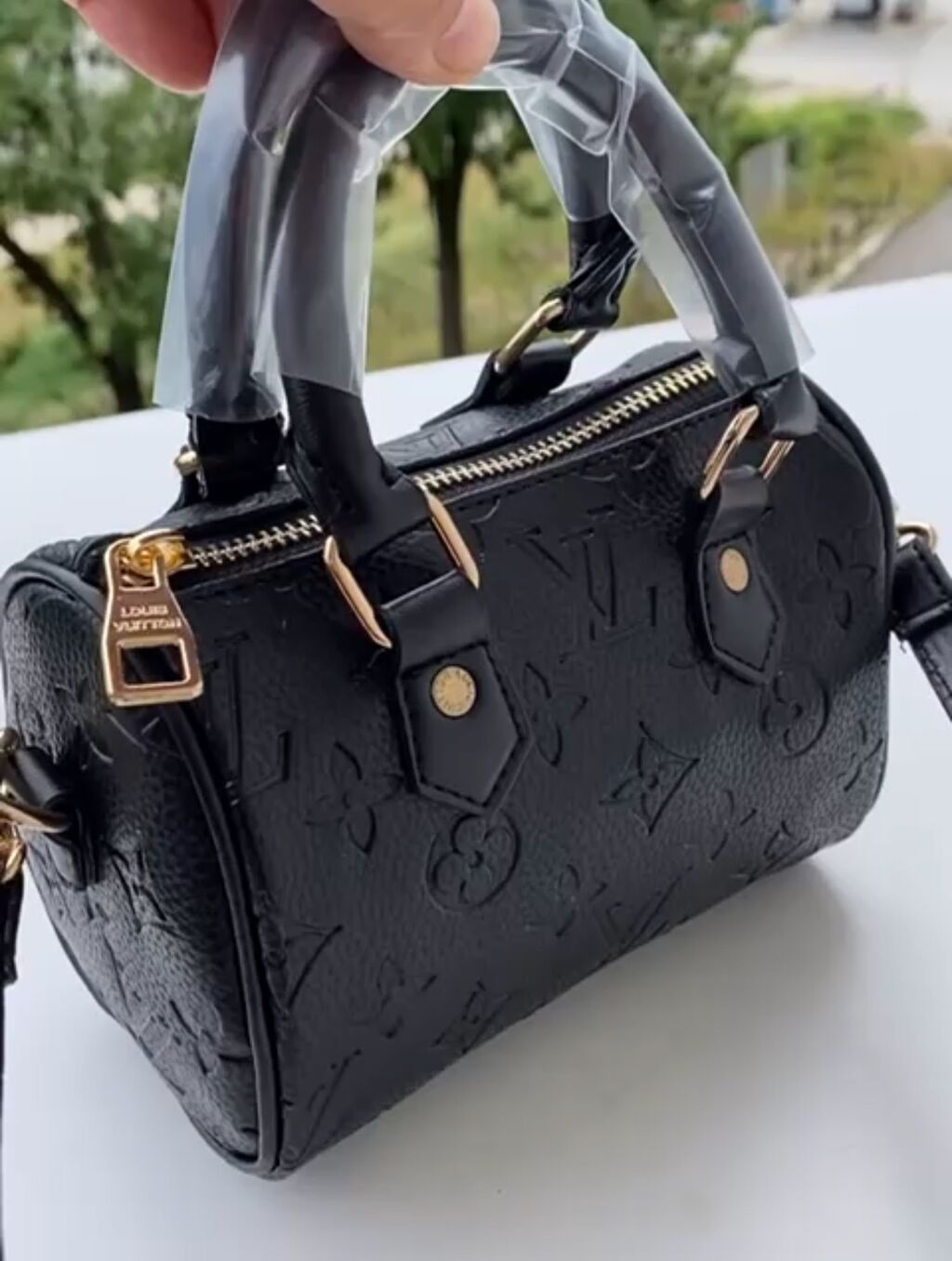 Torba oko struka, Louis Vuitton, Materijal: Koža