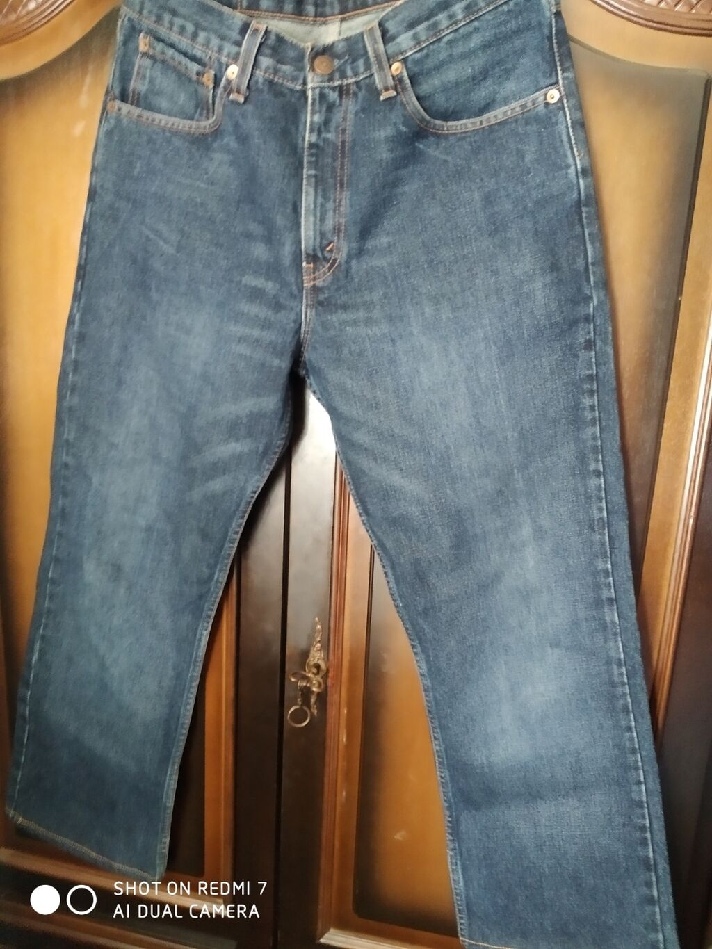 Nove farmerke muške Levis jako lepe dužina 99 cm širina 41 cm možete