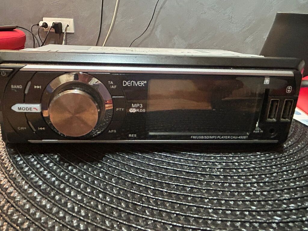 Denver cau-450bt radio usb Koriscen, ispravan radi bez problema