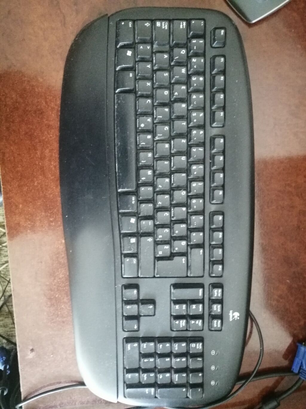 Tastatura LOGITECH De luxe 550din Ispravna očuvana i vrlo malo