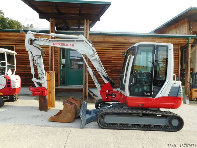 Mini bageri
Takeuchi TB 250 mit POWERTILT + hydr. SW