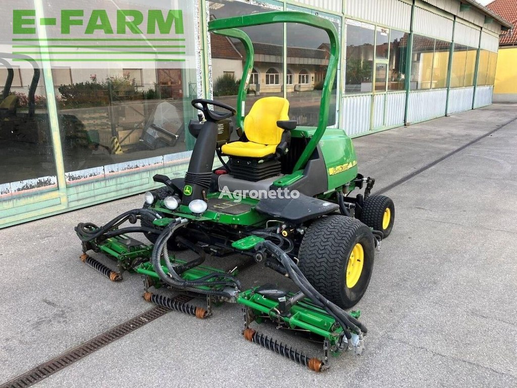 8700 traktor točkaš