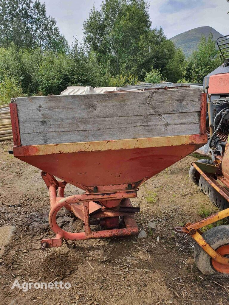 Prodaje se Rauch nošeni rasipač na aukciji