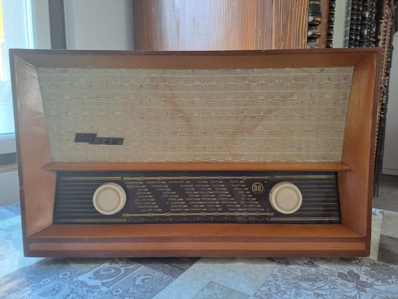 Stari radio RR 140