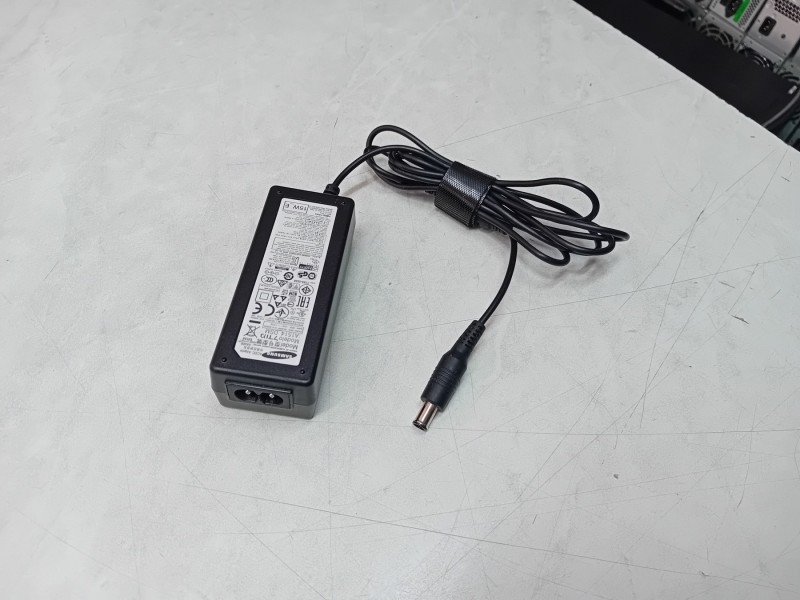 adapter samsung 14v 1,072a za monitore sa iglicom ispra