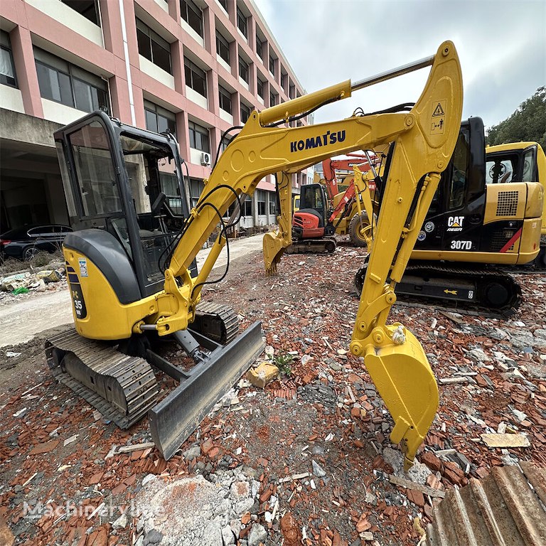 Komatsu PC35MR bager guseničar