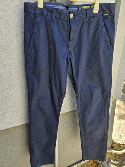 Muske pantalone