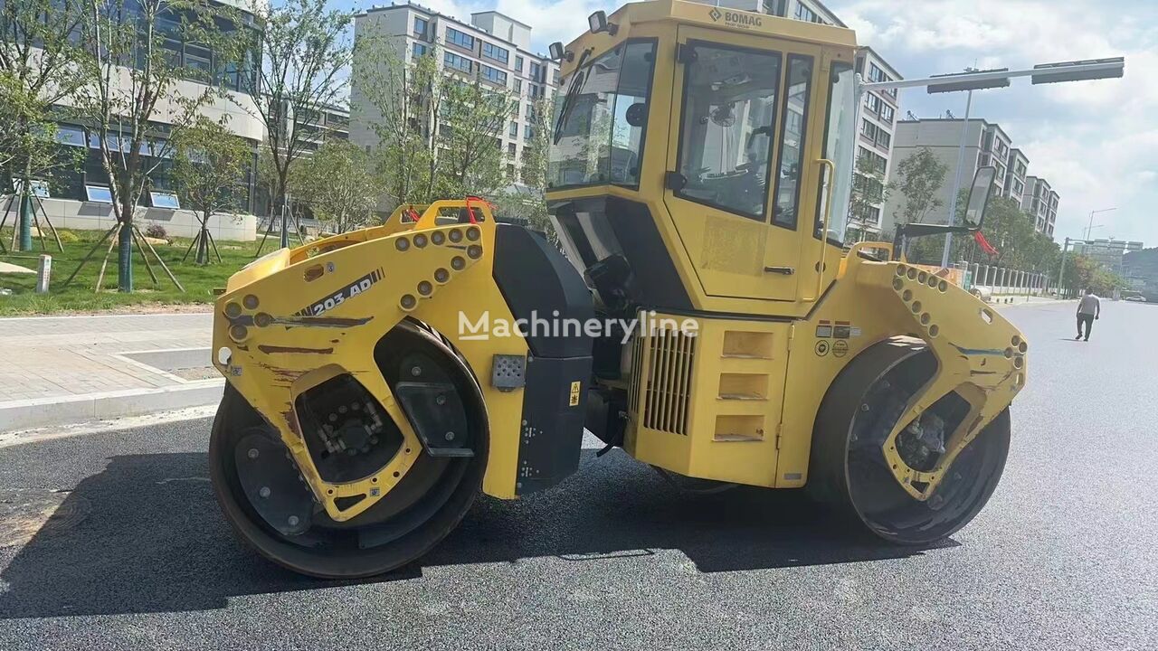 BOMAG BW203 valjak za asfalt