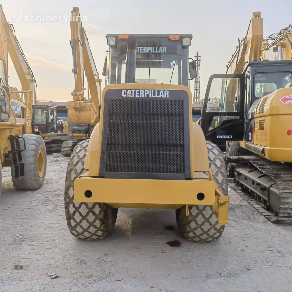 Caterpillar CS-583D kompaktor s jednim valjkom