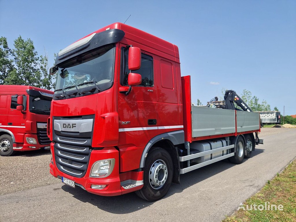 DAF XF430 kamion s ravnom platformom