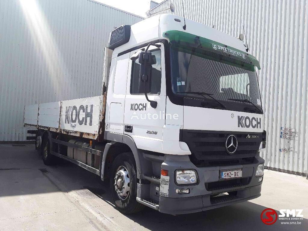 Mercedes-Benz Actros 2536 3 pedals kamion s ravnom platformom