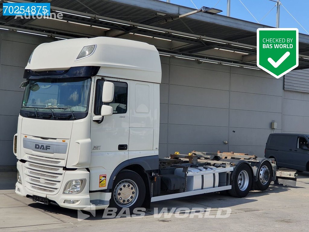 DAF XF 460 6X2 SSC Retarder 2x Tanks ACC Liftachse Euro 6 vozilo za prevoz kontejnera