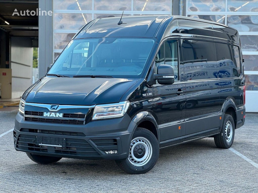 Novi MAN TGE 3.180 minibus furgon