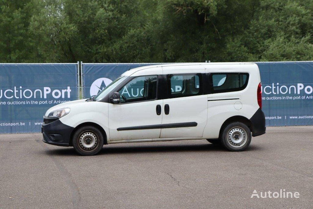 Prodaje se FIAT Doblo Cargo Maxi laki furgon na aukciji