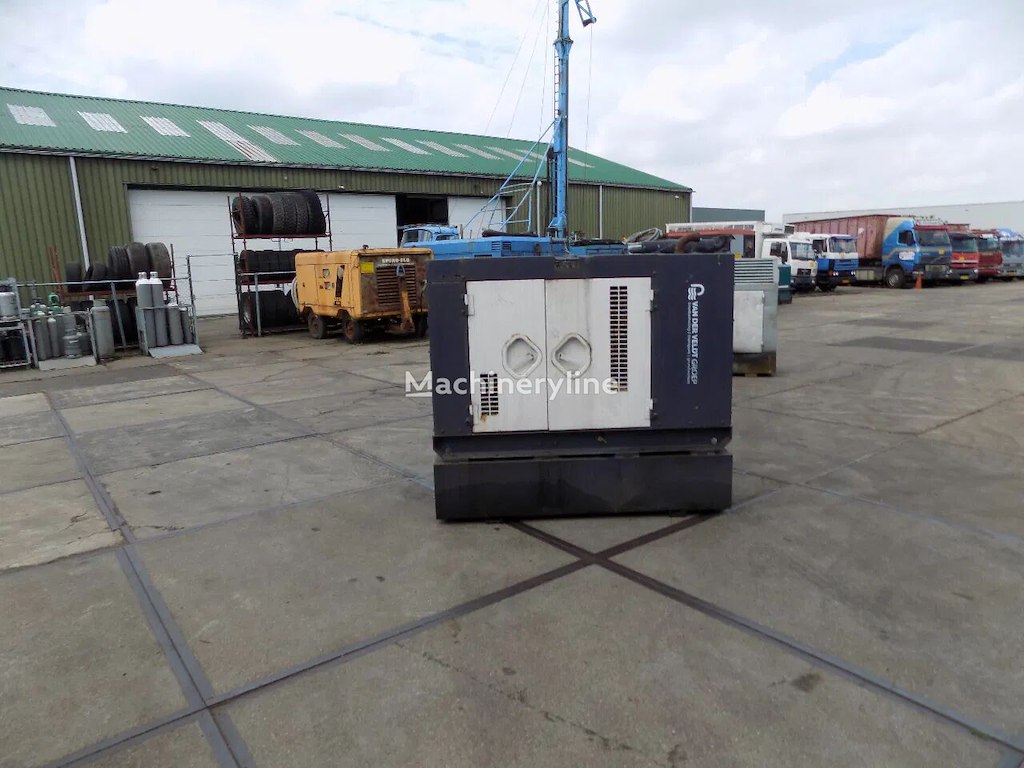 Komatsu generator 27 kva 220-380 volt diesel generator nakon udesa