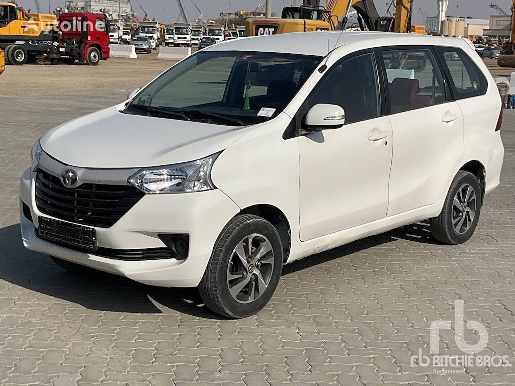 Prodaje se Toyota AVANZA SE krosover na aukciji