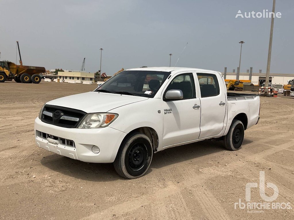 Prodaje se Toyota HILUX 4x2 Crew Cab pikap na aukciji