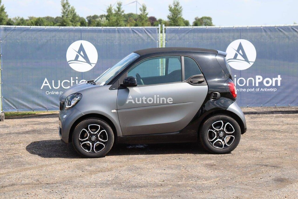 Prodaje se Smart Fortwo sedan na aukciji