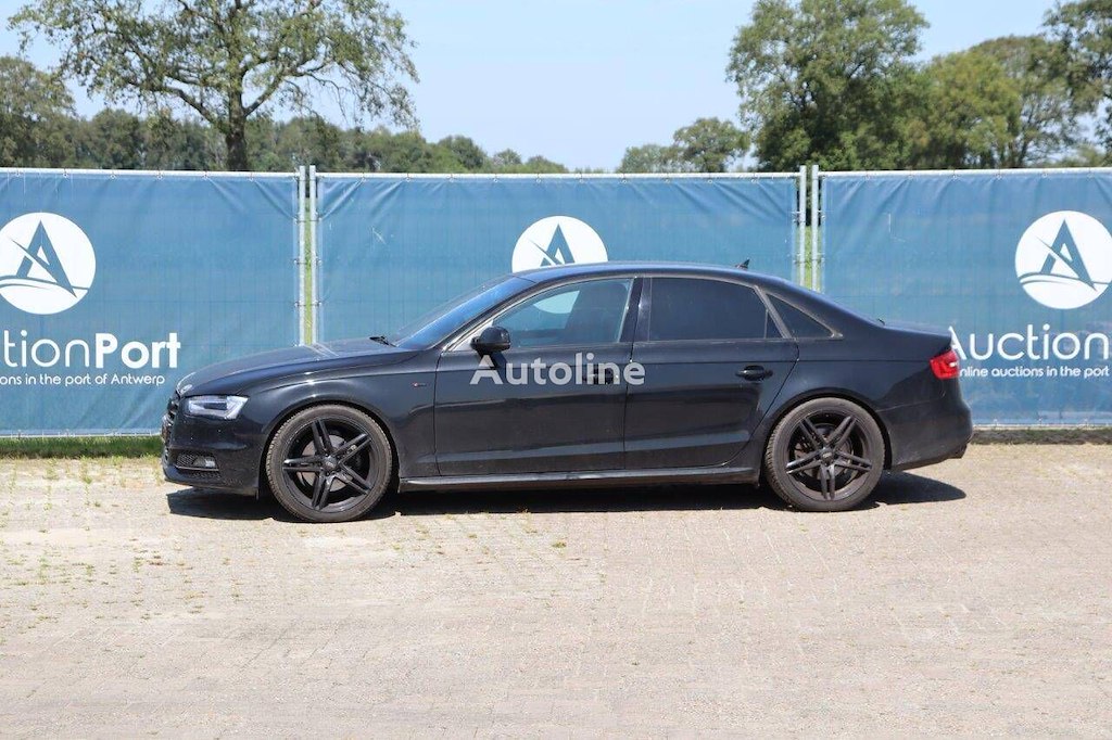 Prodaje se Audi A4 Limousine S sedan na aukciji