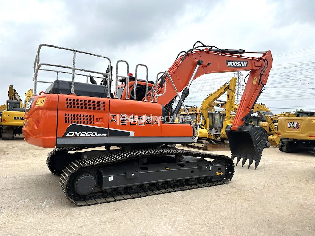 Doosan DX260 bager guseničar