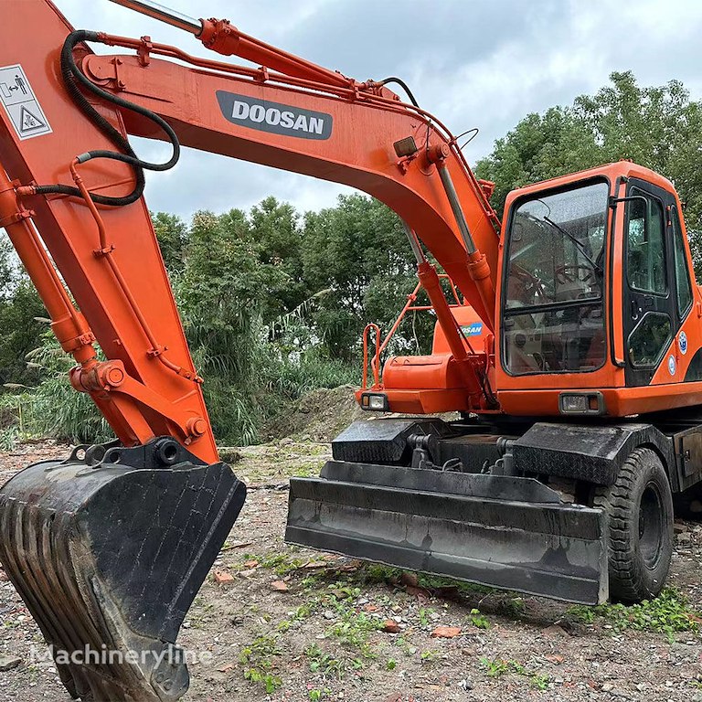 Doosan DH150W-7 bager guseničar