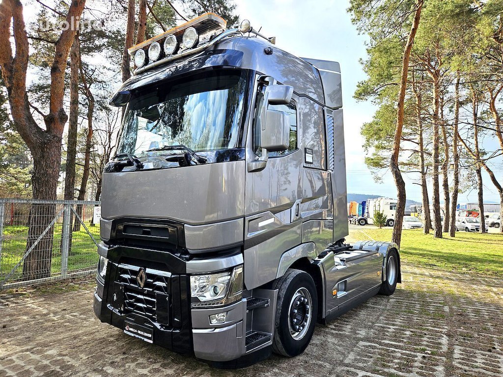 Renault T440 tegljač