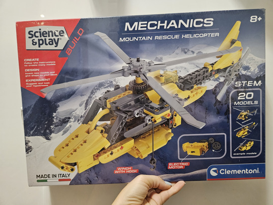 Mechanics mountain rescue helicopter