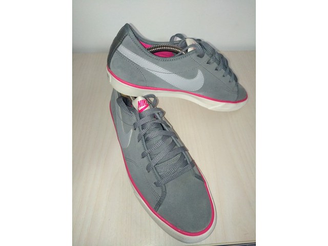 Nike zenske patike PRIMO COURT SUEDE broj 38,5