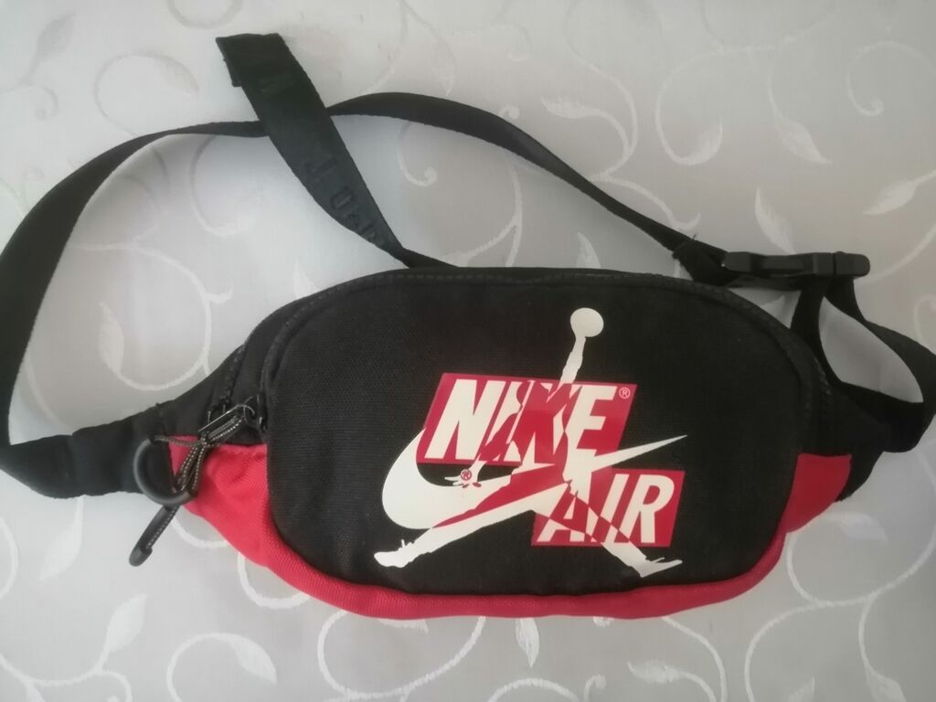 Torba oko struka, Nike