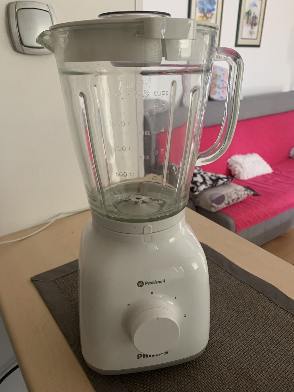 Philipsov blender 3000 hiljade dinara Malo upotrebljivan Skoro kao