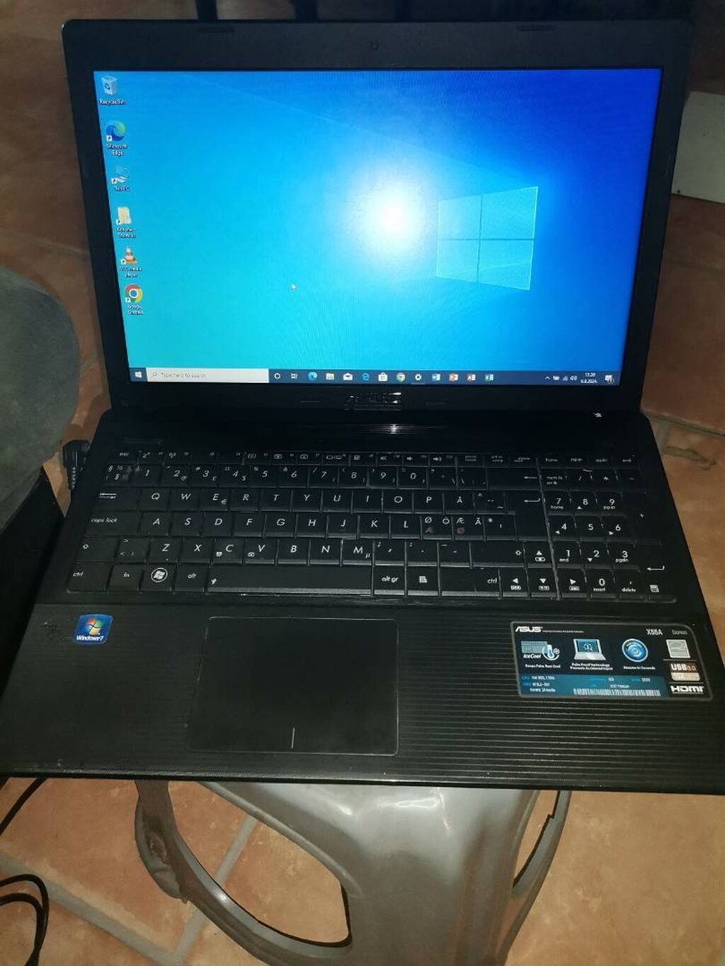 Intel Pentium, 4 GB OZU, 15.6 "