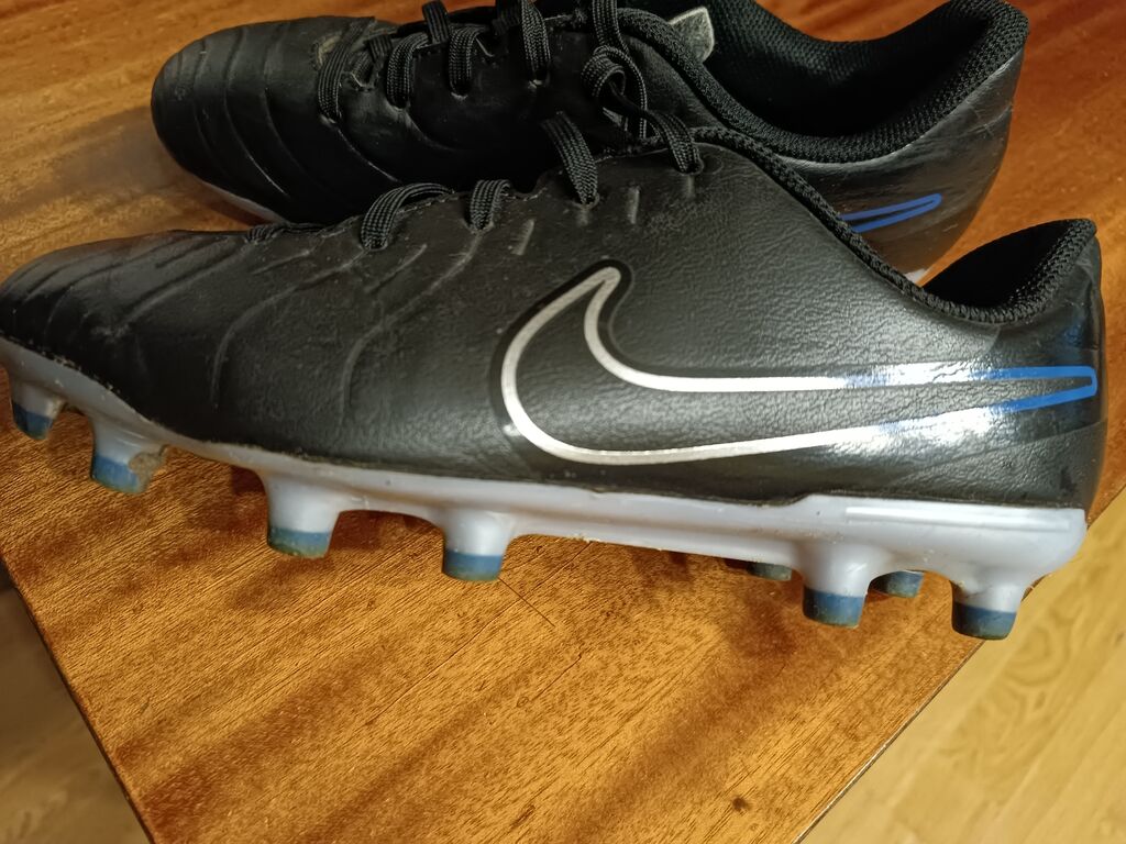 Na prodaju kopačke Nike br 36.5 ug 23.5cm. Dobro očuvane!