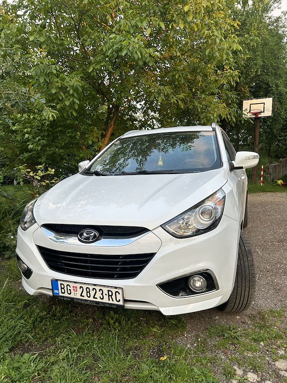 Hyundai ix35: 1.7 l | 2011 г. SUV/4x4