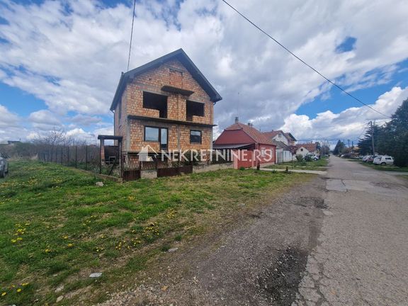 Kuća 316m2 u Kovinu, plac 3.38m2 69.000e